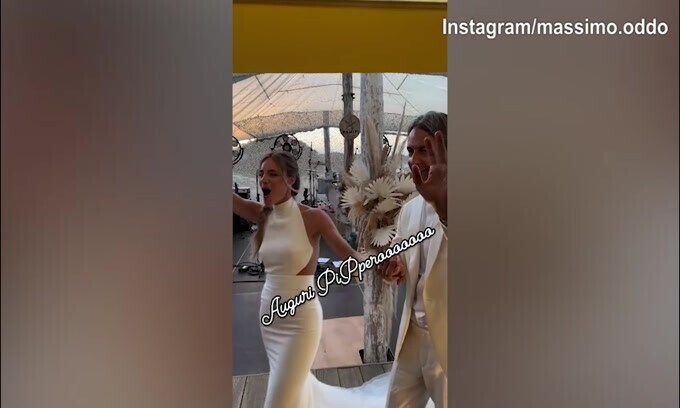 Pippo Inzaghi e Angela Robusti sposi a Formentera, tanti amici presenti ...