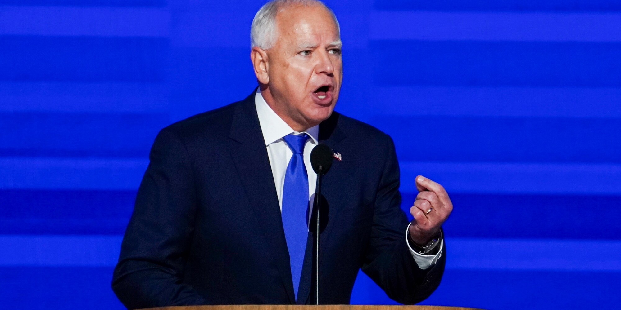 Usa 2024, Walz accetta la nomination a vice e punge subito Vance