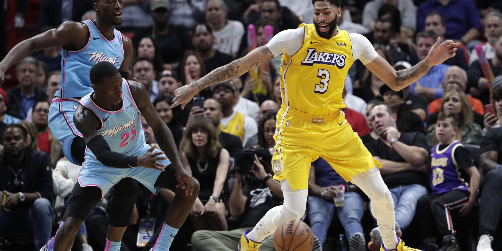 Anthony Davis, l'infortunio al piede: situazione da valutare