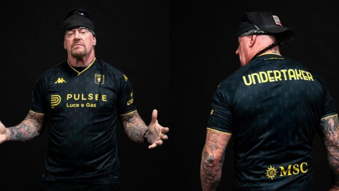 Undertaker posa con la terza maglia del Genoa: tifosi impazziti