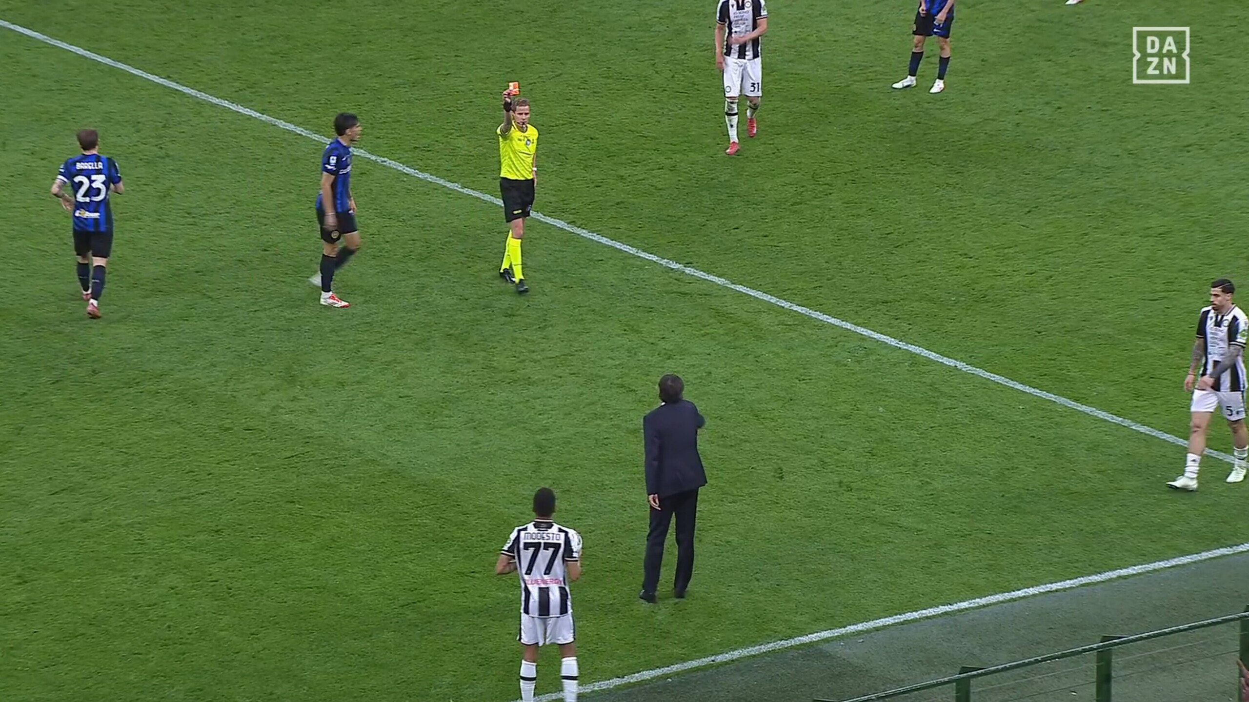 Furia Inzaghi durante Inter-Udinese: protesta con l'arbitro e entra in ...