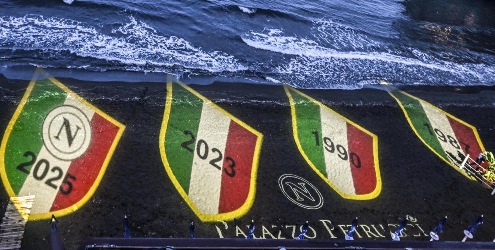 Napoli, il quarto scudetto è realtà: scoppia la festa dei tifosi al ...