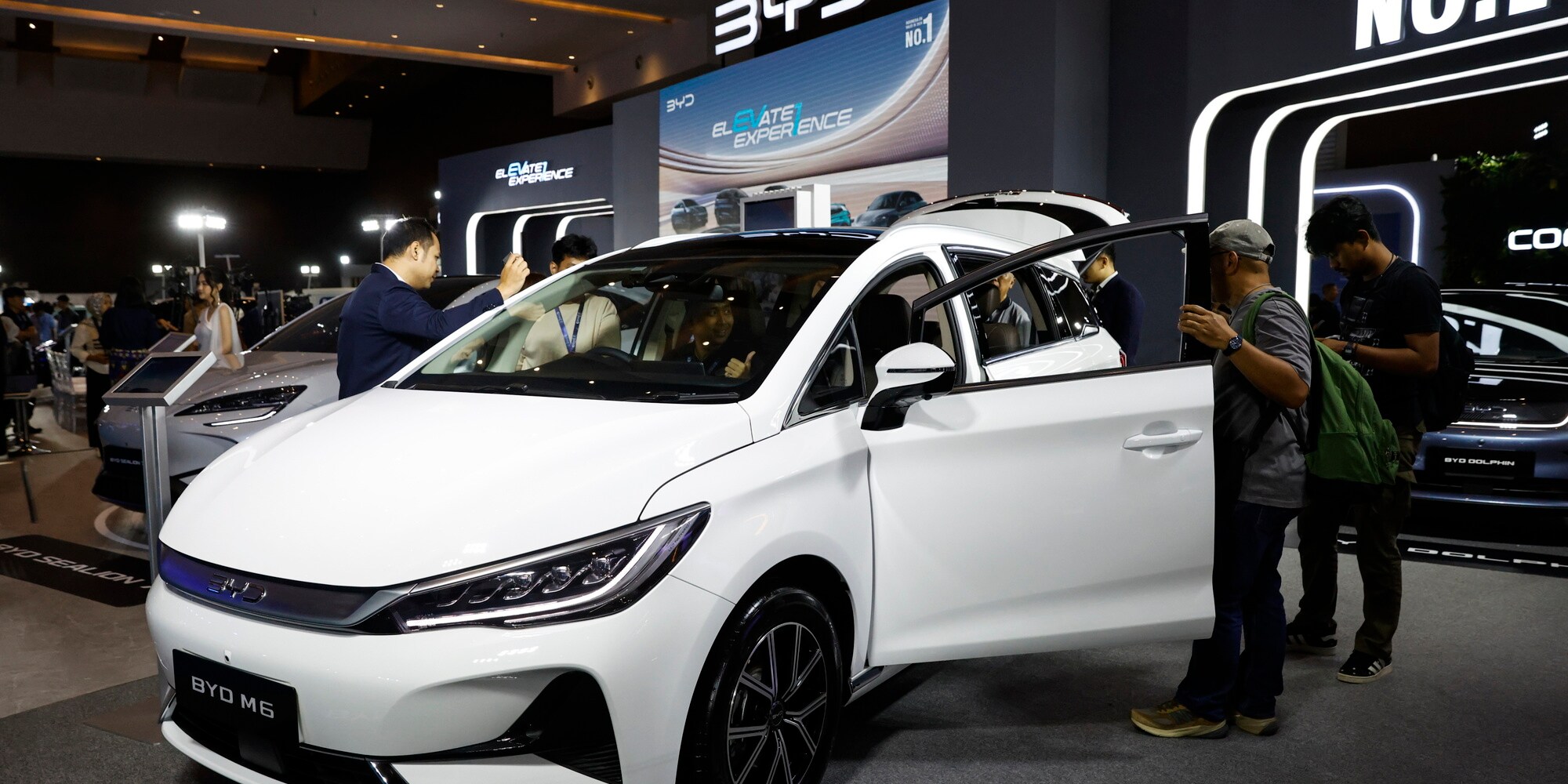 Byd a -8,6% a Hong Kong dopo taglio prezzi alle e-car