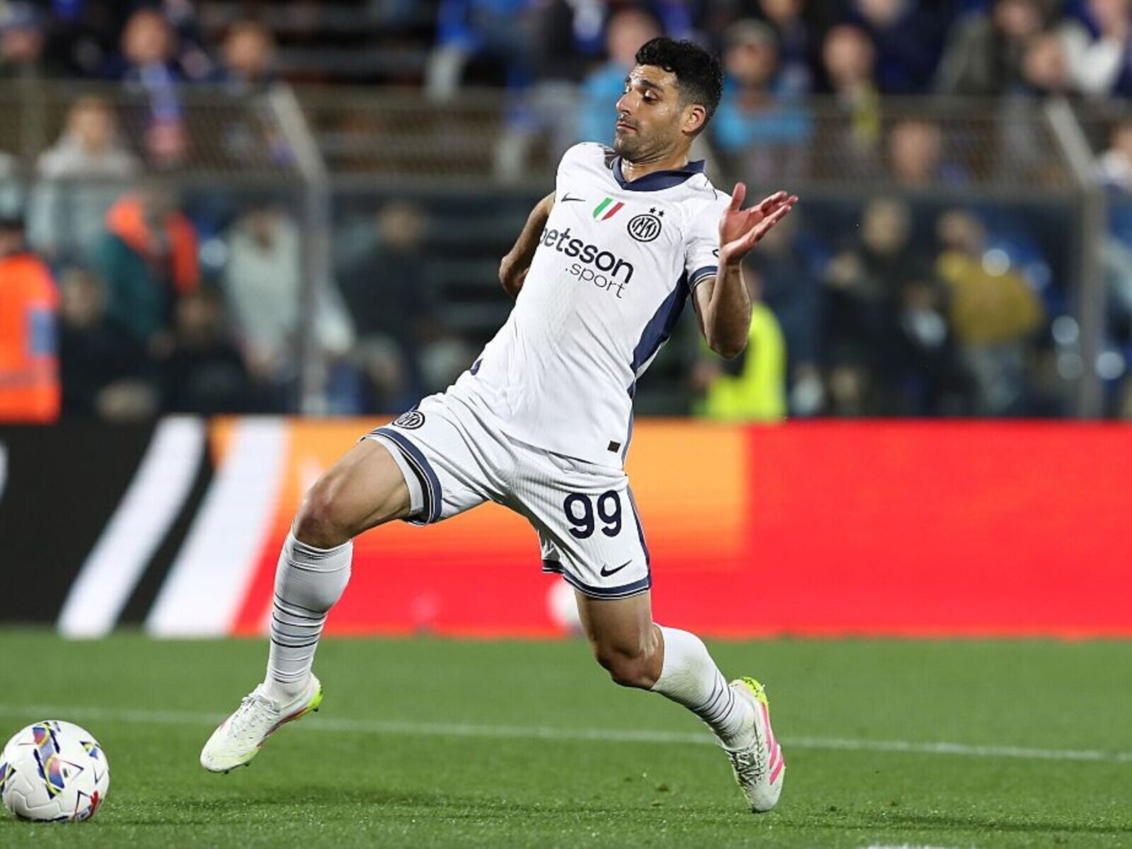 Inter, Taremi dice si all'Olympiakos. Milan, Alex Jimenez al Bournemouth