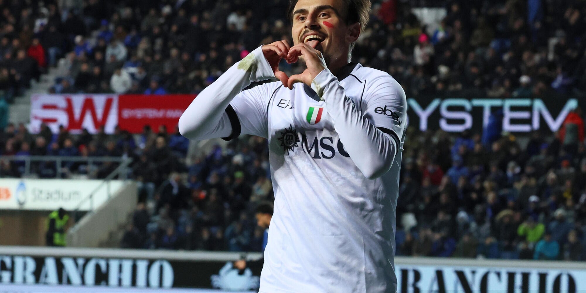 Calcio: Elmas, 'sempre legato al Napoli, alla città e ai tifosi'