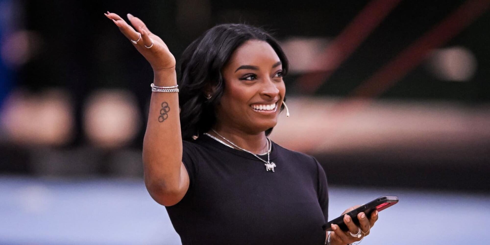 Simone Biles svela: "Ho fatto tre interventi di chirurgia plastica, due ...
