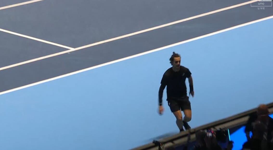 Musetti vince, la compagna Veronica Confalonieri scoppia in lacrime in ...