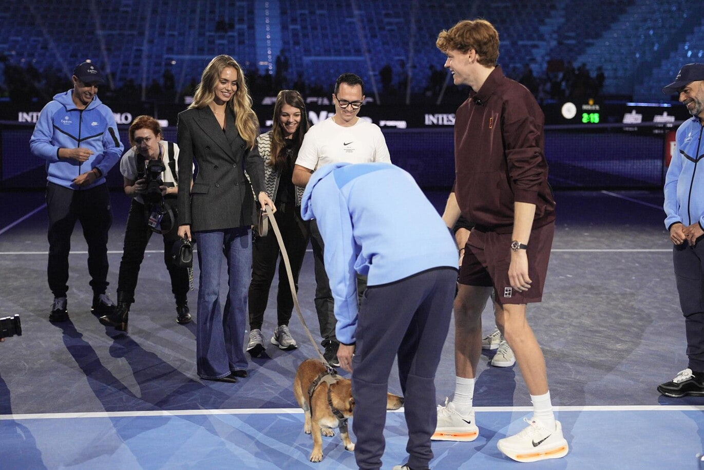 Sinner show, che festa in campo con Laila e il cane Snoopy!