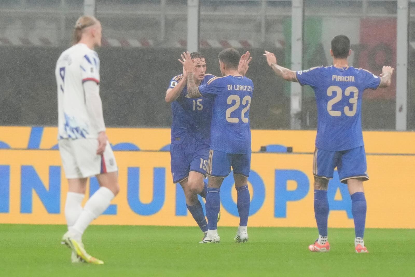 Codino tirato, dito puntato, provocazioni e testa a testa: la folle ...