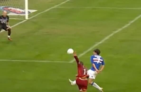 Diciannove anni fa il gol più bello di Totti: ricordate di chi era l ...