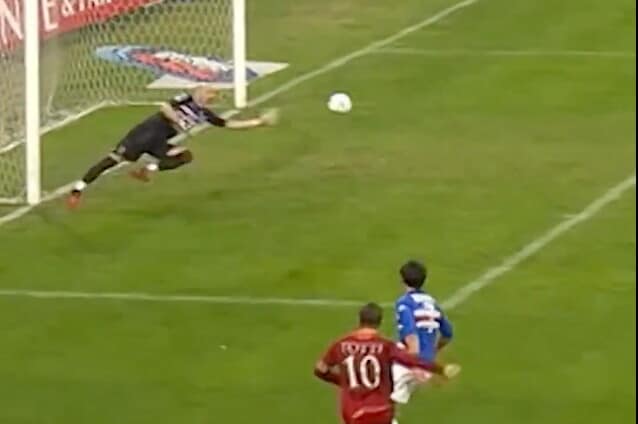 Diciannove anni fa il gol più bello di Totti: ricordate di chi era l ...