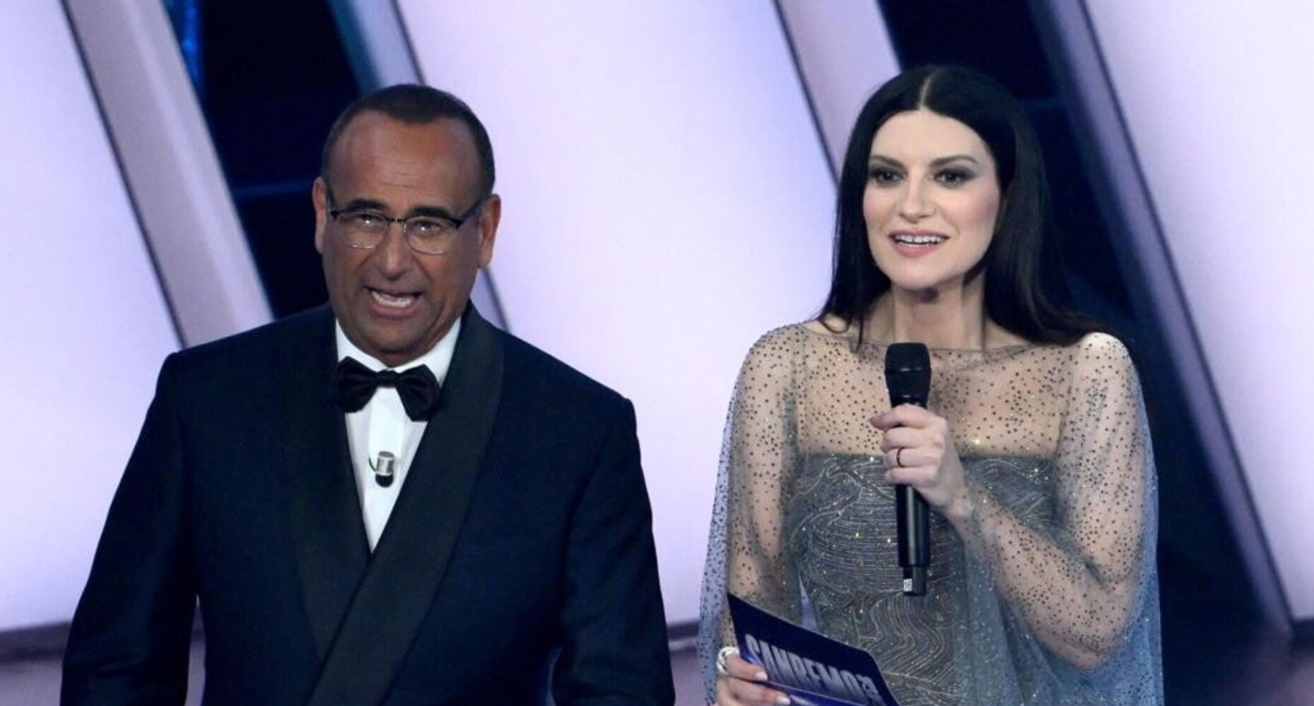 La gaffe piccante di Laura Pausini a Sanremo 2026: "Mamma non è ...