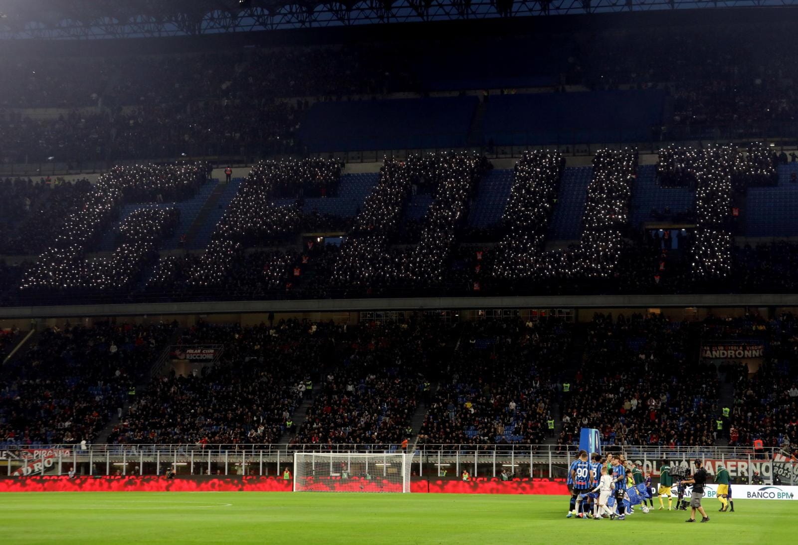 I tifosi del Milan contestano Furlani, a San Siro spunta una ...