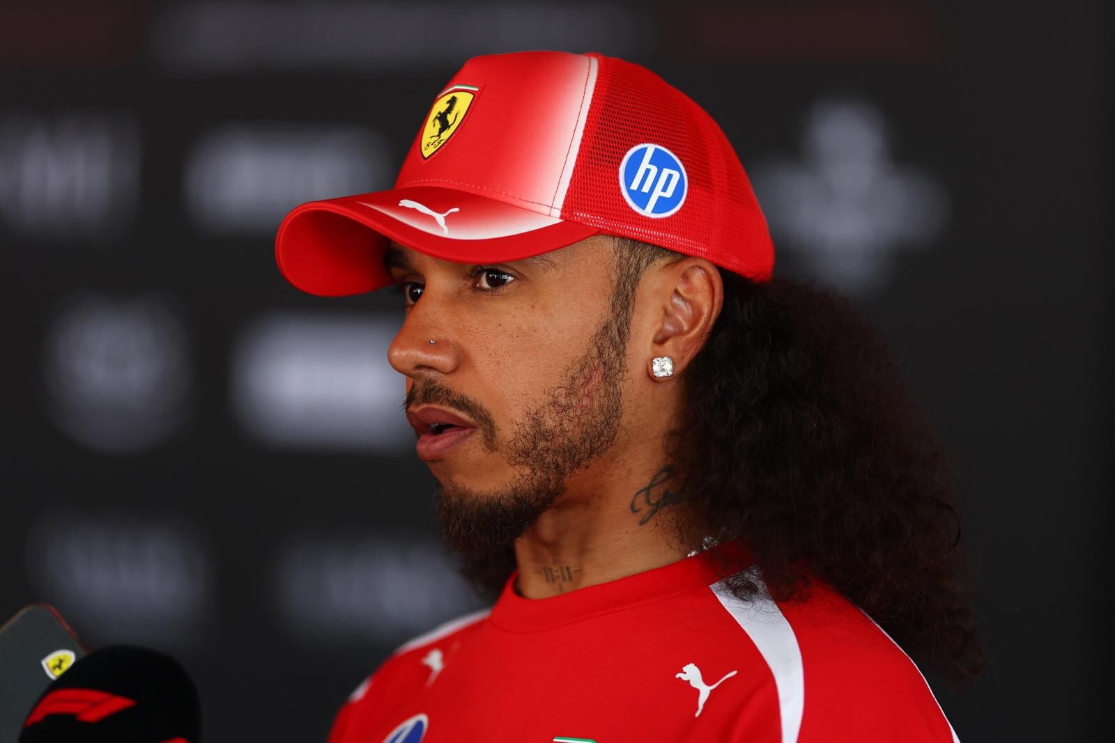 Hamilton stupisce tutti a Barcellona: il nuovo look di capelli fa ...