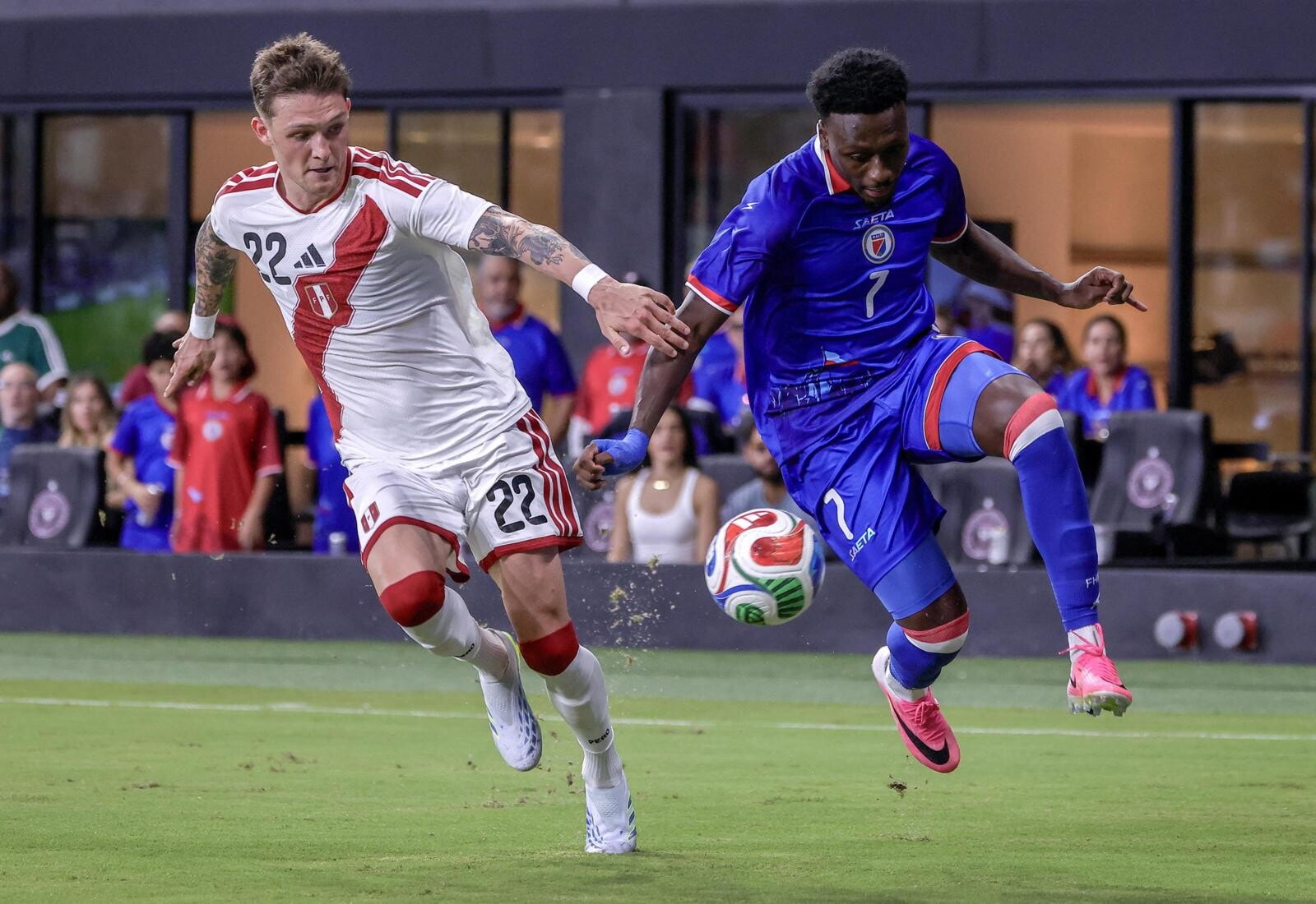 Haiti costretta a cambiare maglia ai Mondiali: la divisa vietata dalla Fifa