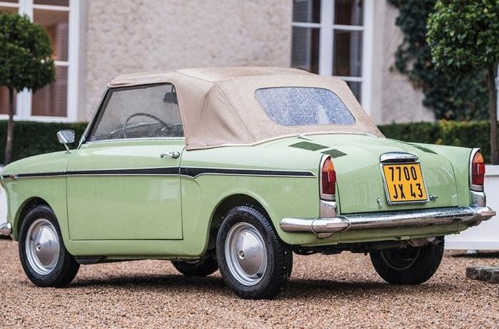 Tra le Ferrari una… Bianchina: all’asta l’auto di Fantozzi