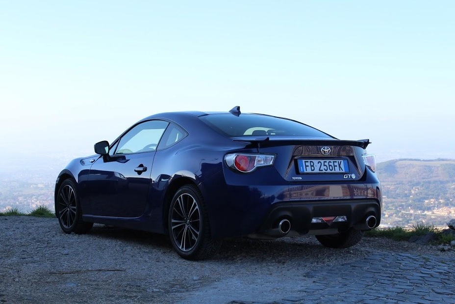Toyota GT86, la prova della cattiva old school