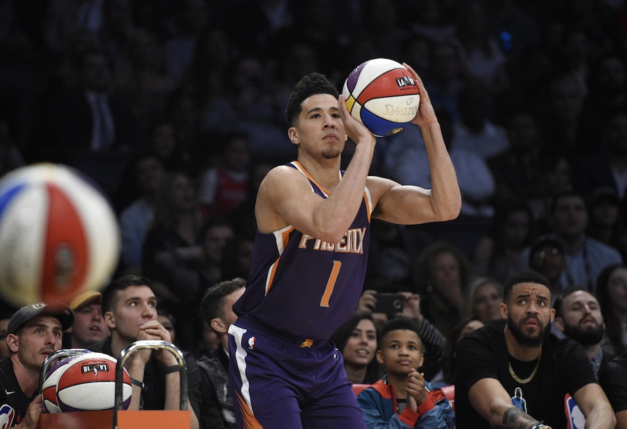 NBA, Devin Booker ko: sarà operato alla mano