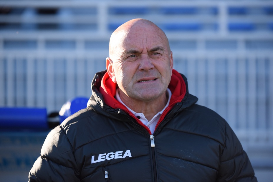 Testata dell'allenatore Favarin a Mancino: «Ci hanno sputato»