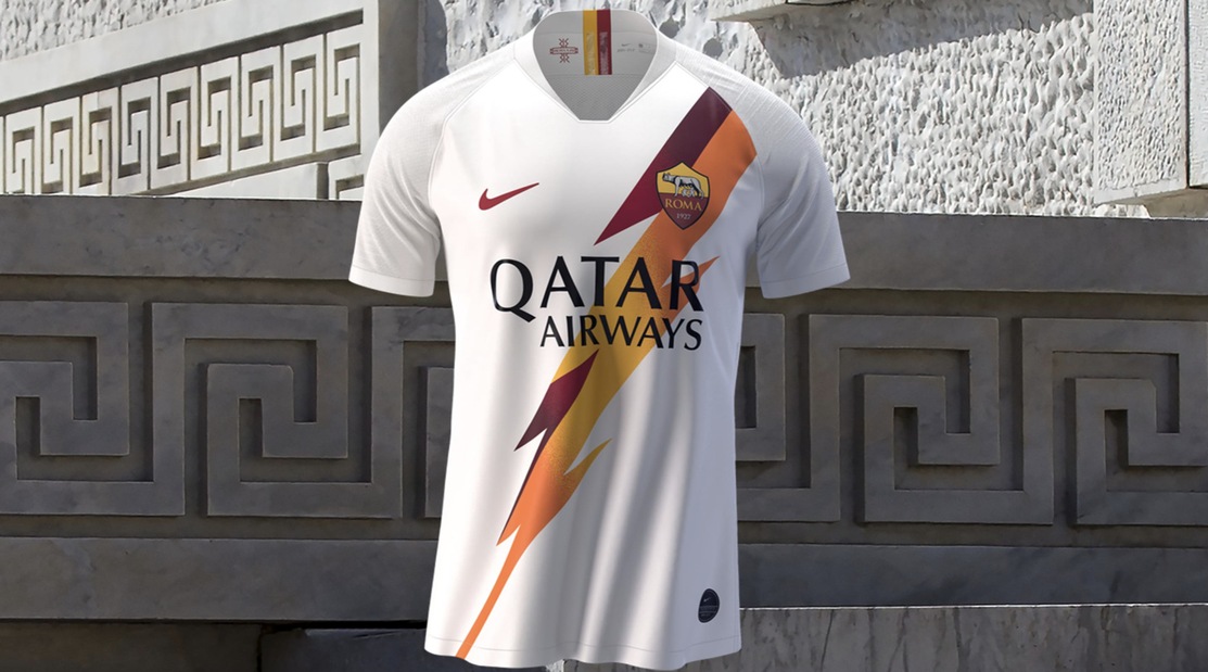 Roma, presentata la seconda maglia con il fulmine