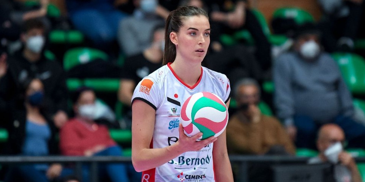 Lucille Gicquel operata al ginocchio