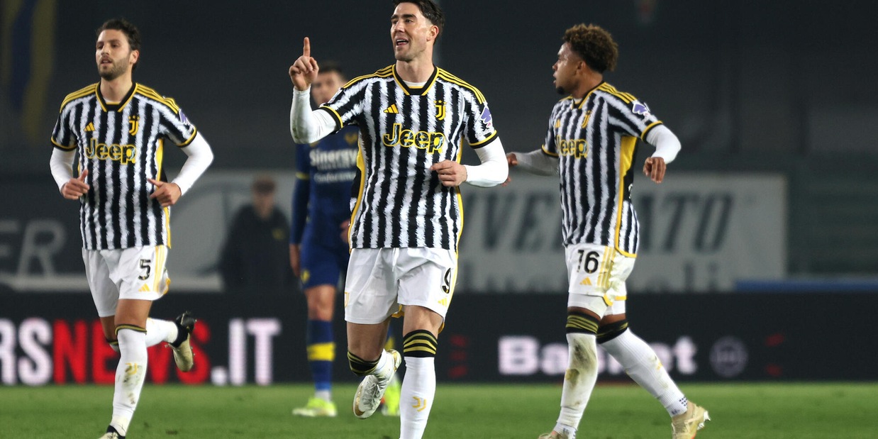 La Juve si allena a porte aperte, 600 tifosi alla Continassa