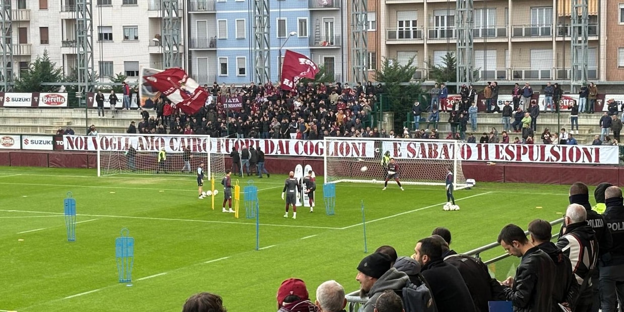 Calcio: tifosi Toro al Fila, cori per Vanoli e contro Cairo