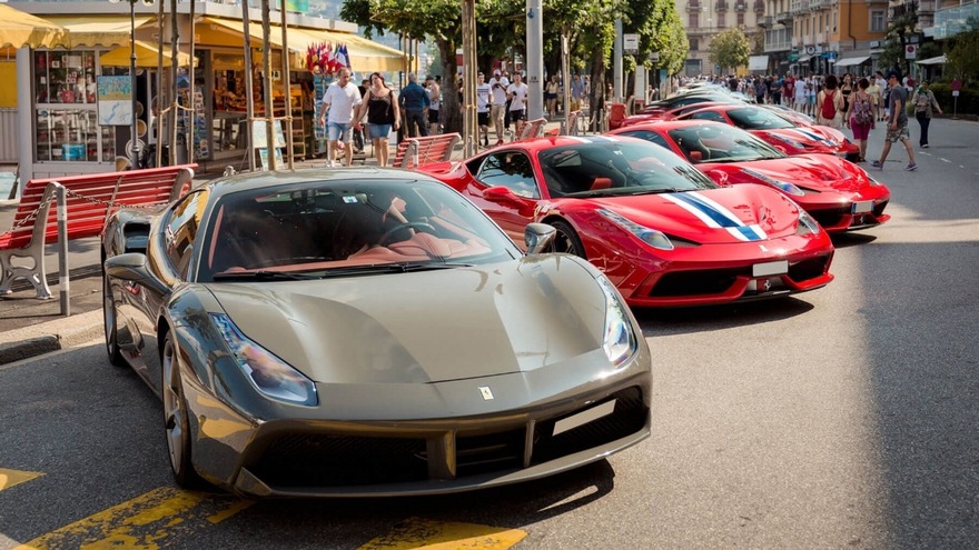 Cars and Coffee, in Svizzera si radunano le supercar
