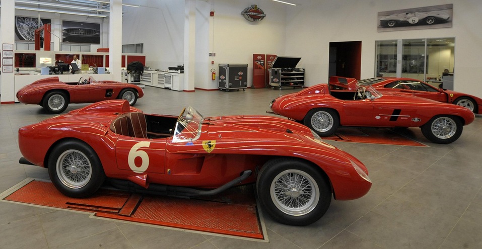 F1, Scuderia Ferrari ricorda il Drake: «Forever Here»