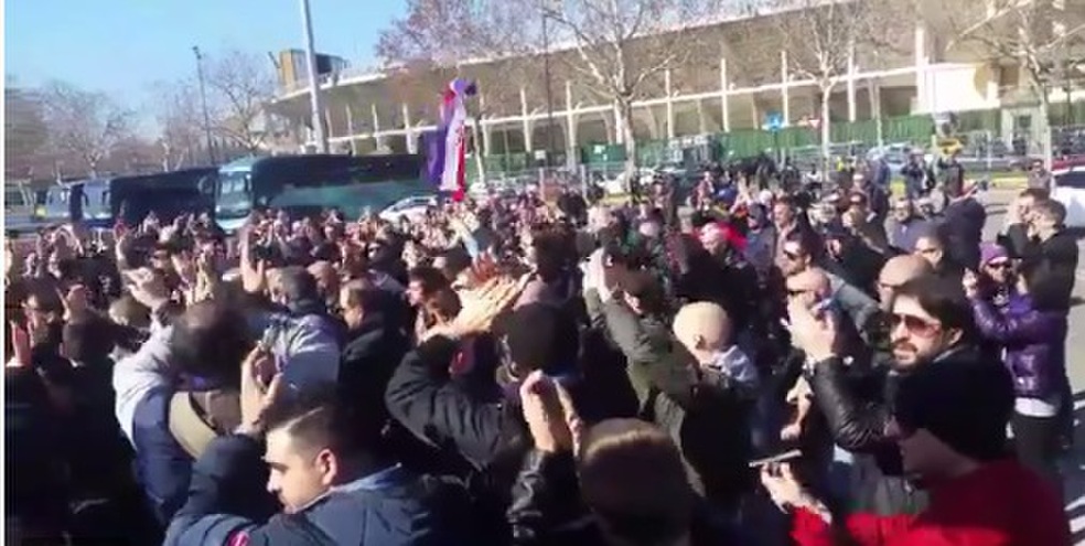 Fiorentina Scoppia La Protesta Dei Tifosi Cori Contro Club E Sousa