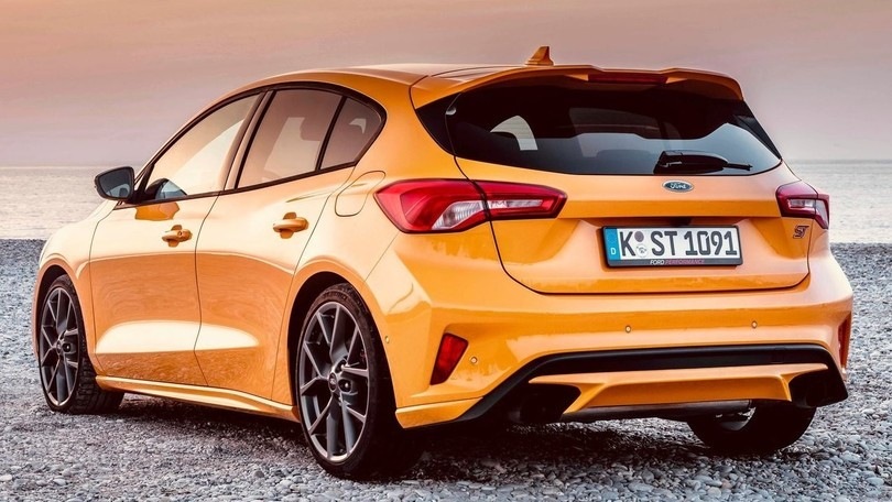 Nuova Ford Focus RS, con l'ibrido potenza a 400 cavalli
