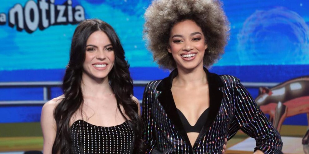 Striscia la notizia, annuncio shock delle veline: "Ultimo ballo"