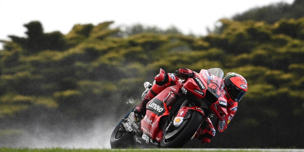 MotoGp, Rins vince in Australia, Bagnaia è terzo e scavalca Quartararo