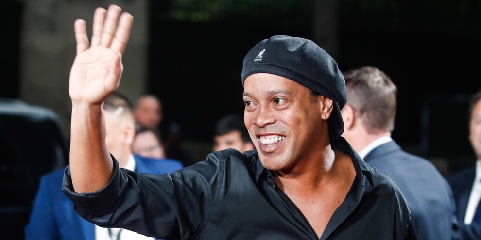 Ronaldinho torna al Barcellona! Ma non è come credete....